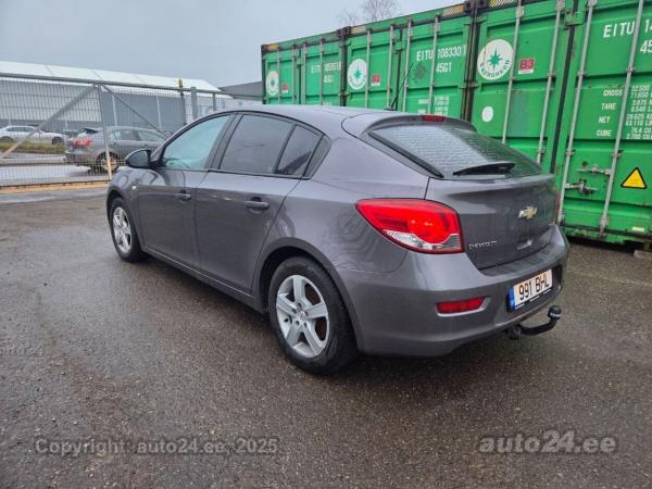 Grey Chevrolet Cruze 2012 in Tallinn, with an engine capacity of 2.00 L and mileage of 180 thousand km for 2800 €, photo 3 on AUTOMOTO.COM.LV