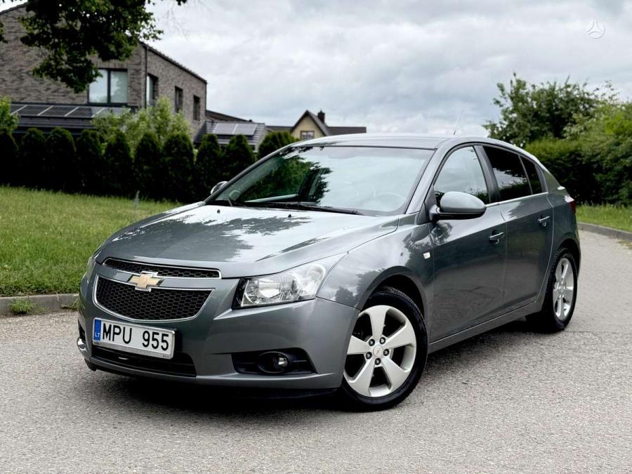 Pelēks Chevrolet Cruze 2012 Viļņa, ar dzinēja tilpumu 0.00 L un nobraukumu 210 tūkst. km par 4500 €, foto 3 vietnē AUTOMOTO.COM.LV