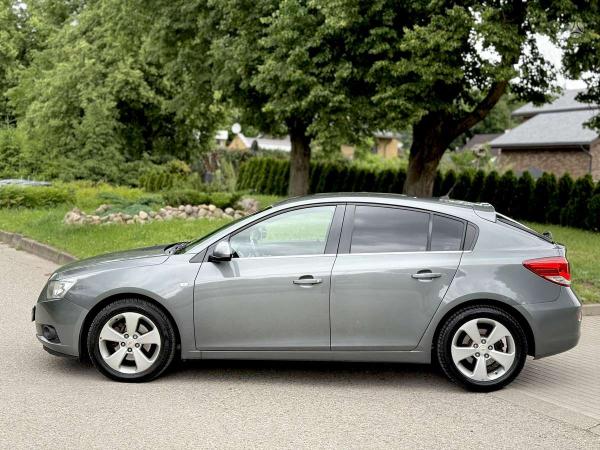 Pelēks Chevrolet Cruze 2012 Viļņa, ar dzinēja tilpumu 0.00 L un nobraukumu 210 tūkst. km par 4500 €, foto 4 vietnē AUTOMOTO.COM.LV
