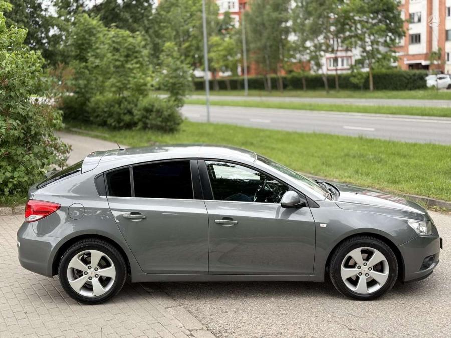 Pelēks Chevrolet Cruze 2012 Viļņa, ar dzinēja tilpumu 0.00 L un nobraukumu 210 tūkst. km par 4500 €, foto 8 vietnē AUTOMOTO.COM.LV