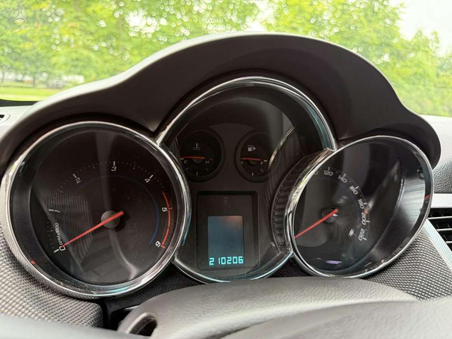 Pelēks Chevrolet Cruze 2012 Viļņa, ar dzinēja tilpumu 0.00 L un nobraukumu 210 tūkst. km par 4500 €, foto 9 vietnē AUTOMOTO.COM.LV