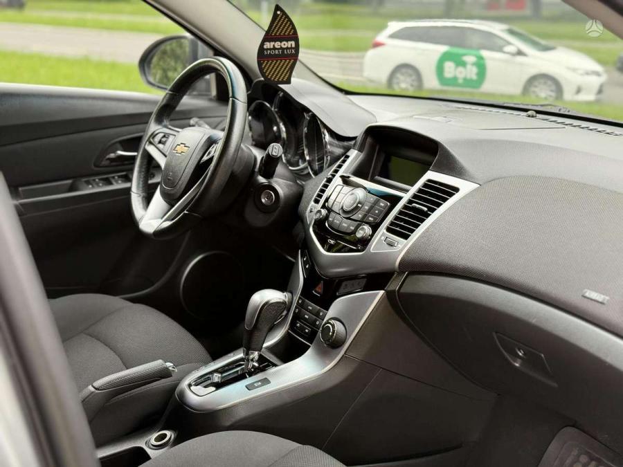 Pelēks Chevrolet Cruze 2012 Viļņa, ar dzinēja tilpumu 0.00 L un nobraukumu 210 tūkst. km par 4500 €, foto 10 vietnē AUTOMOTO.COM.LV