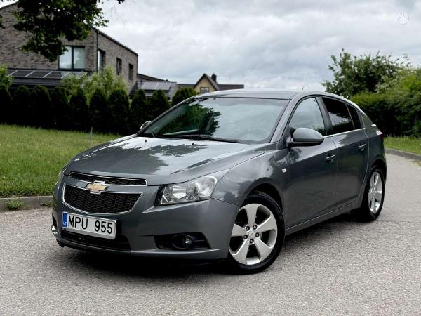 Pelēks Chevrolet Cruze 2012 Viļņa, ar dzinēja tilpumu 2.00 L un nobraukumu 211 tūkst. km par 4000 €, foto 2 vietnē AUTOMOTO.COM.LV