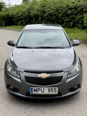 Grey Chevrolet Cruze 2012 in Vilnius, with an engine capacity of 2.00 L and mileage of 211 thousand km for 4000 €, photo 4 on AUTOMOTO.COM.LV