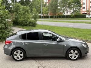 Grey Chevrolet Cruze 2012 in Vilnius, with an engine capacity of 2.00 L and mileage of 211 thousand km for 4000 €, photo 9 on AUTOMOTO.COM.LV