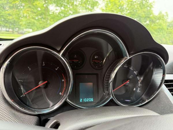 Pelēks Chevrolet Cruze 2012 Viļņa, ar dzinēja tilpumu 2.00 L un nobraukumu 211 tūkst. km par 4000 €, foto 9 vietnē AUTOMOTO.COM.LV