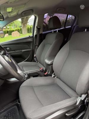 Grey Chevrolet Cruze 2012 in Vilnius, with an engine capacity of 2.00 L and mileage of 211 thousand km for 4000 €, photo 11 on AUTOMOTO.COM.LV
