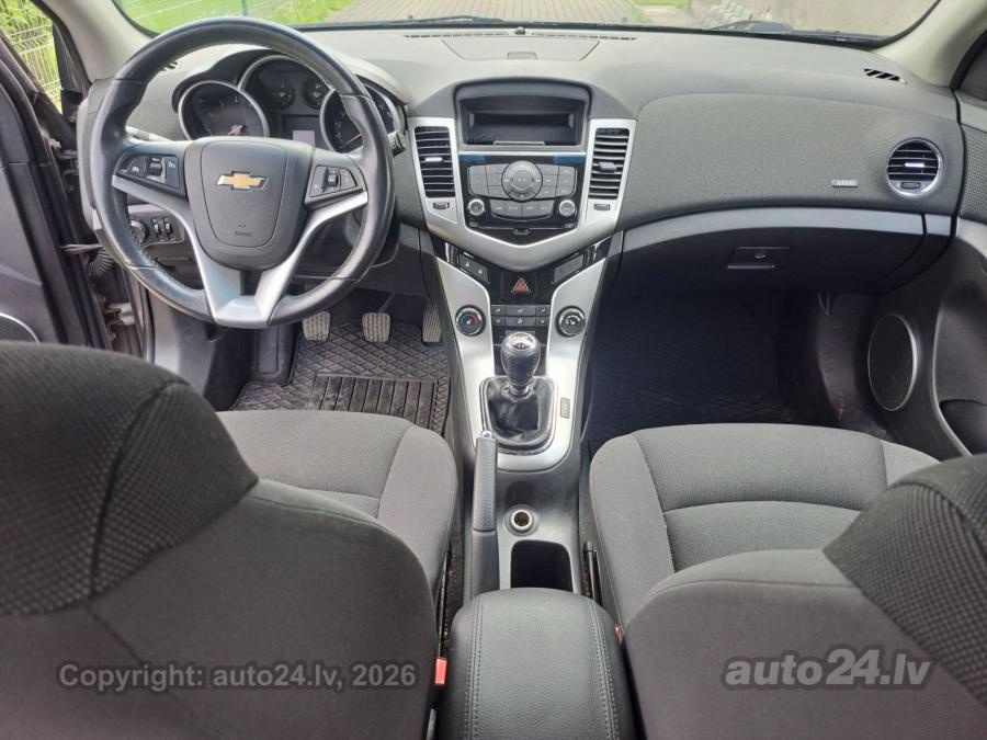 Pelēks Chevrolet Cruze 2012 Tallina, ar dzinēja tilpumu 1.60 L un nobraukumu 148 tūkst. km par 4500 €, foto 5 vietnē AUTOMOTO.COM.LV