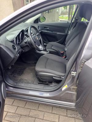 Pelēks Chevrolet Cruze 2012 Tallina, ar dzinēja tilpumu 1.60 L un nobraukumu 148 tūkst. km par 4500 €, foto 9 vietnē AUTOMOTO.COM.LV
