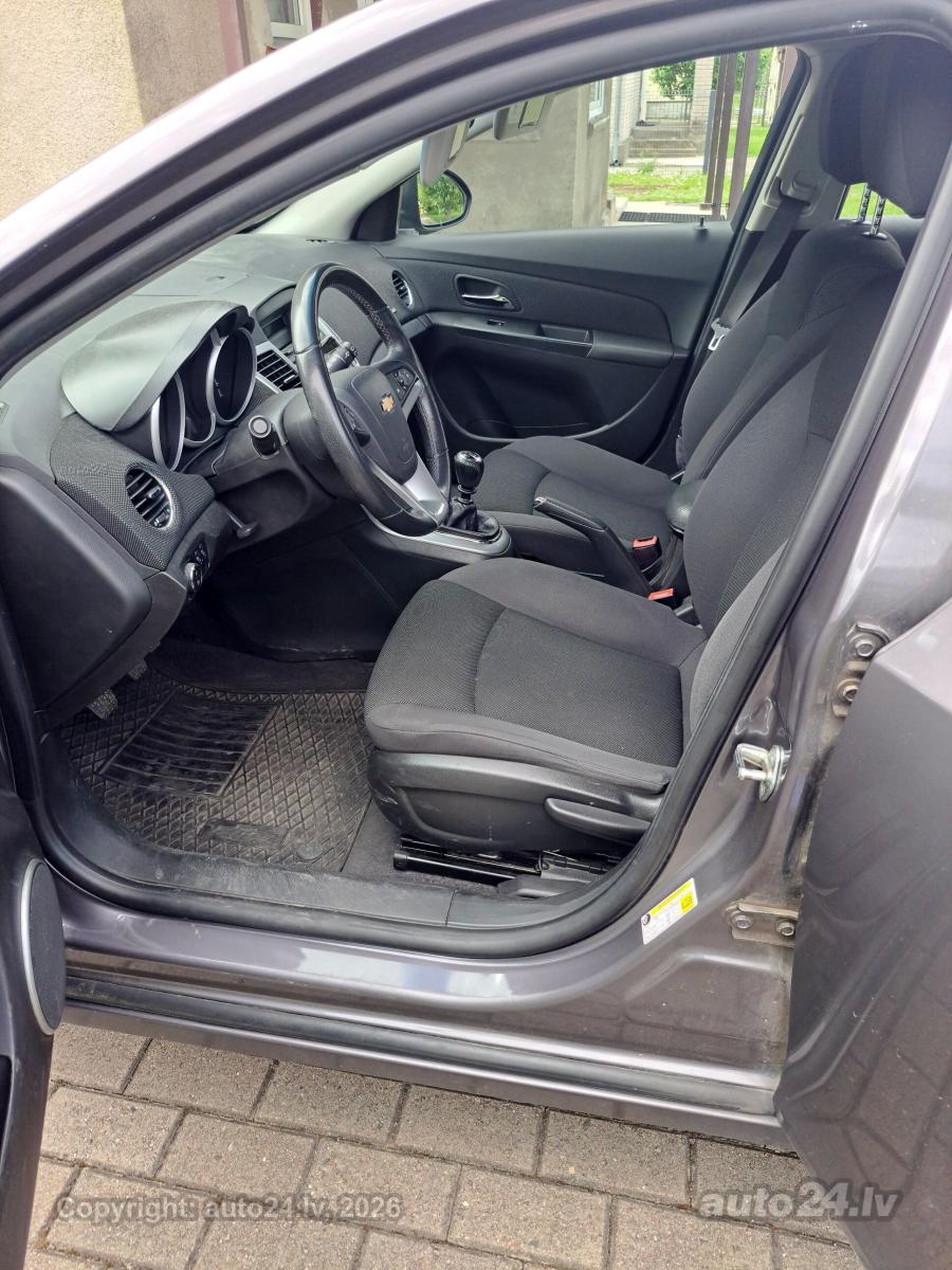 Pelēks Chevrolet Cruze 2012 Tallina, ar dzinēja tilpumu 1.60 L un nobraukumu 148 tūkst. km par 4500 €, foto 9 vietnē AUTOMOTO.COM.LV
