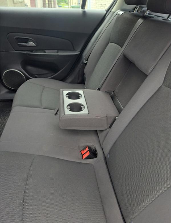 Pelēks Chevrolet Cruze 2012 Tallina, ar dzinēja tilpumu 0.00 L un nobraukumu 148 tūkst. km par 3900 €, foto 4 vietnē AUTOMOTO.COM.LV