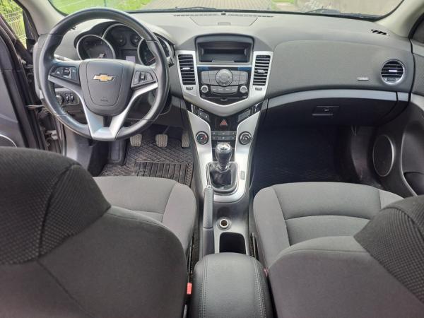 Pelēks Chevrolet Cruze 2012 Tallina, ar dzinēja tilpumu 0.00 L un nobraukumu 148 tūkst. km par 3900 €, foto 7 vietnē AUTOMOTO.COM.LV