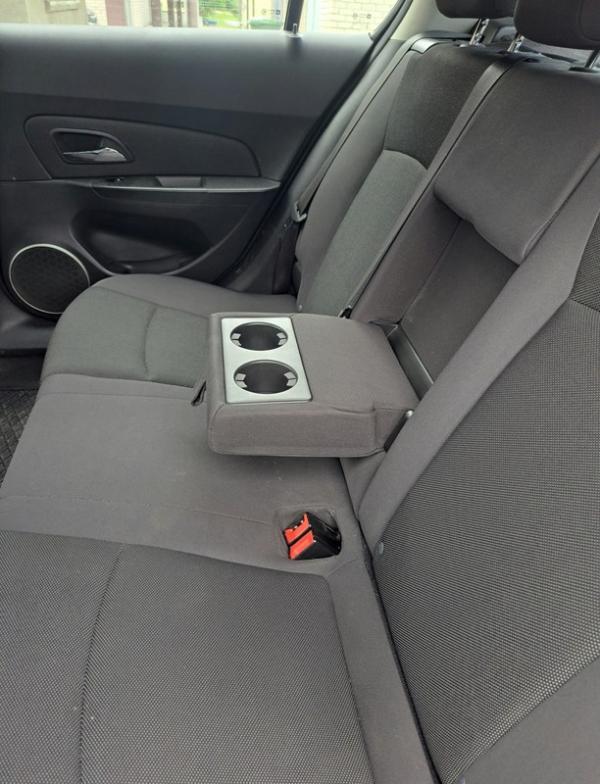 Pelēks Chevrolet Cruze 2012 Tallina, ar dzinēja tilpumu 0.00 L un nobraukumu 148 tūkst. km par 3900 €, foto 8 vietnē AUTOMOTO.COM.LV