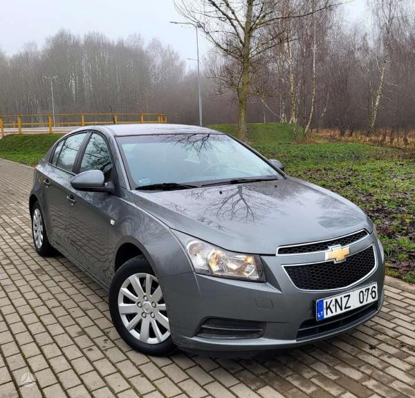 Pelēks Chevrolet Cruze 2013 Šauļi, ar dzinēja tilpumu 1.70 L un nobraukumu 170 tūkst. km par 2750 €, foto 1 vietnē AUTOMOTO.COM.LV