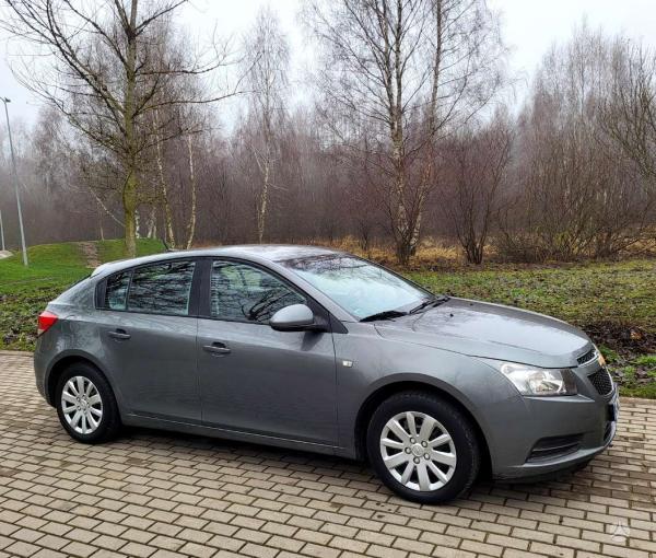 Pelēks Chevrolet Cruze 2013 Šauļi, ar dzinēja tilpumu 1.70 L un nobraukumu 170 tūkst. km par 2750 €, foto 3 vietnē AUTOMOTO.COM.LV