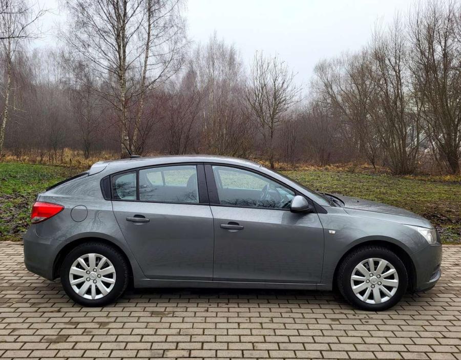 Pelēks Chevrolet Cruze 2013 Šauļi, ar dzinēja tilpumu 1.70 L un nobraukumu 170 tūkst. km par 2750 €, foto 4 vietnē AUTOMOTO.COM.LV