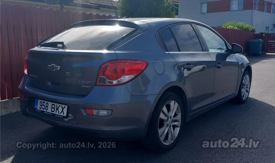 Grey Chevrolet Cruze 2014 in Tallinn, with an engine capacity of 1.80 L and mileage of 128 thousand km for 6000 €, photo 3 on AUTOMOTO.COM.LV