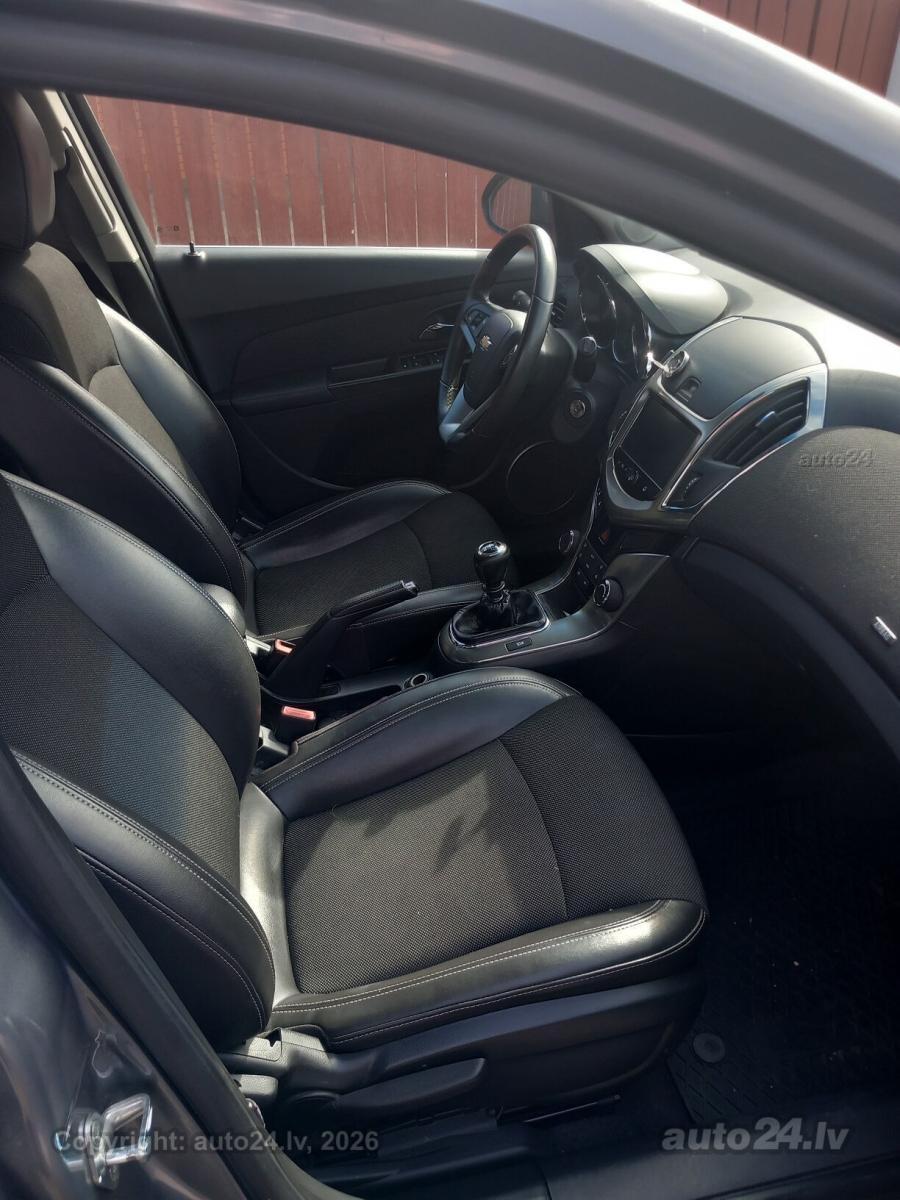 Grey Chevrolet Cruze 2014 in Tallinn, with an engine capacity of 1.80 L and mileage of 128 thousand km for 6000 €, photo 6 on AUTOMOTO.COM.LV