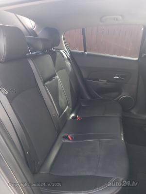 Grey Chevrolet Cruze 2014 in Tallinn, with an engine capacity of 1.80 L and mileage of 128 thousand km for 6000 €, photo 8 on AUTOMOTO.COM.LV