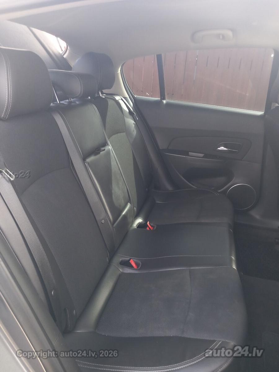 Grey Chevrolet Cruze 2014 in Tallinn, with an engine capacity of 1.80 L and mileage of 128 thousand km for 6000 €, photo 8 on AUTOMOTO.COM.LV