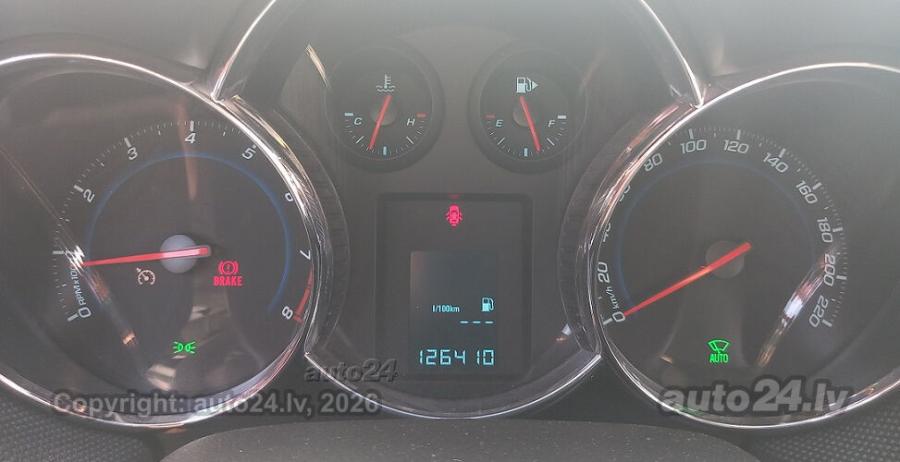 Grey Chevrolet Cruze 2014 in Tallinn, with an engine capacity of 1.80 L and mileage of 128 thousand km for 6000 €, photo 10 on AUTOMOTO.COM.LV