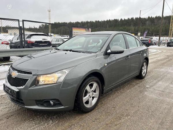Grey Chevrolet Cruze 2009 in Vilnius, with an engine capacity of 1.60 L and mileage of 170 thousand km for 2650 €, photo 2 on AUTOMOTO.COM.LV
