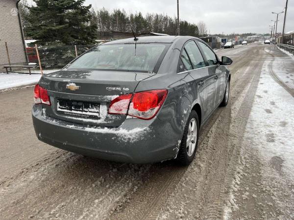 Grey Chevrolet Cruze 2009 in Vilnius, with an engine capacity of 1.60 L and mileage of 170 thousand km for 2650 €, photo 6 on AUTOMOTO.COM.LV