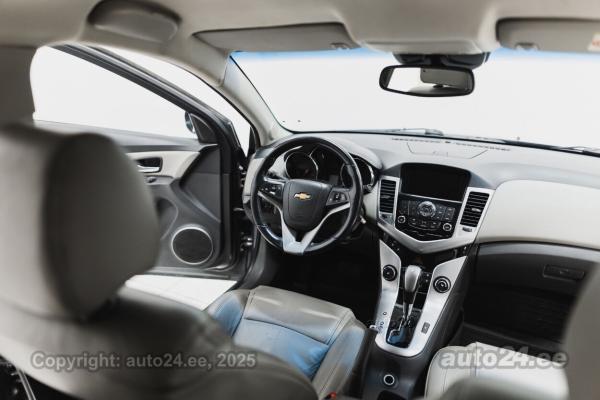 Pelēks Chevrolet Cruze 2010 Tallina, ar dzinēja tilpumu 2.00 L un nobraukumu 166 tūkst. km par 2499 €, foto 11 vietnē AUTOMOTO.COM.LV