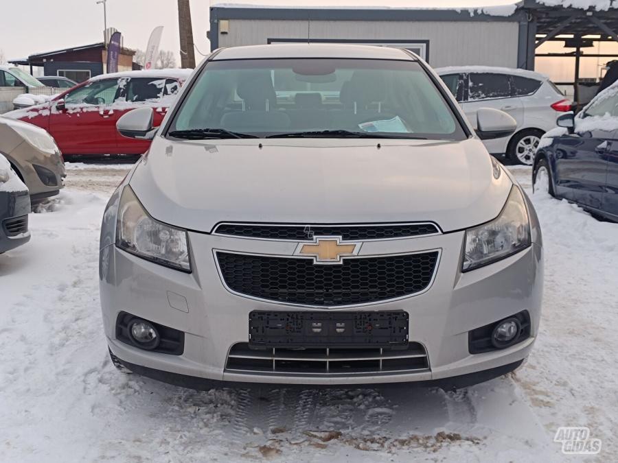 Pelēks Chevrolet Cruze 2010 Kretinga, ar dzinēja tilpumu 1.60 L un nobraukumu 199 tūkst. km par 3350 €, foto 2 vietnē AUTOMOTO.COM.LV