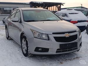Pelēks Chevrolet Cruze 2010 Kretinga, ar dzinēja tilpumu 1.60 L un nobraukumu 199 tūkst. km par 3350 €, foto 3 vietnē AUTOMOTO.COM.LV