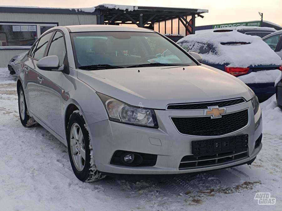Pelēks Chevrolet Cruze 2010 Kretinga, ar dzinēja tilpumu 1.60 L un nobraukumu 199 tūkst. km par 3350 €, foto 3 vietnē AUTOMOTO.COM.LV