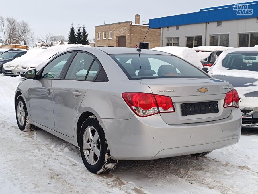 Pelēks Chevrolet Cruze 2010 Kretinga, ar dzinēja tilpumu 1.60 L un nobraukumu 199 tūkst. km par 3350 €, foto 4 vietnē AUTOMOTO.COM.LV