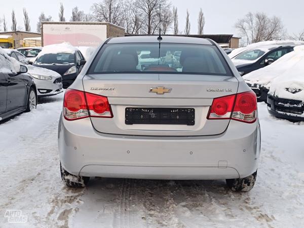 Pelēks Chevrolet Cruze 2010 Kretinga, ar dzinēja tilpumu 1.60 L un nobraukumu 199 tūkst. km par 3350 €, foto 5 vietnē AUTOMOTO.COM.LV