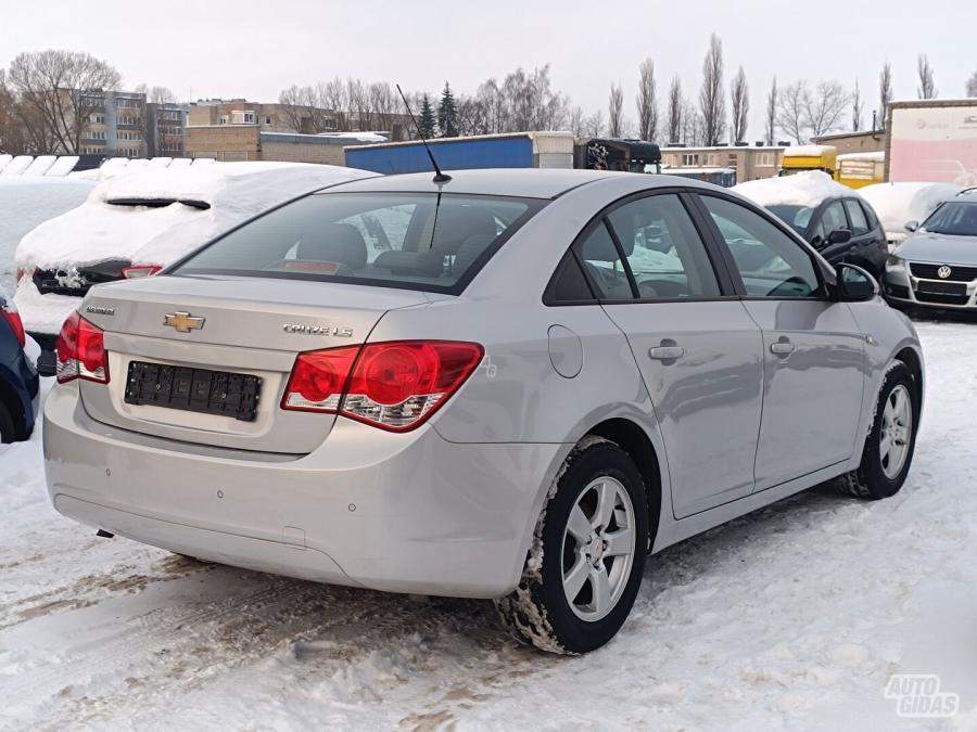 Pelēks Chevrolet Cruze 2010 Kretinga, ar dzinēja tilpumu 1.60 L un nobraukumu 199 tūkst. km par 3350 €, foto 6 vietnē AUTOMOTO.COM.LV