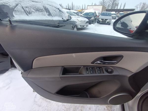 Pelēks Chevrolet Cruze 2010 Kretinga, ar dzinēja tilpumu 1.60 L un nobraukumu 199 tūkst. km par 3350 €, foto 8 vietnē AUTOMOTO.COM.LV