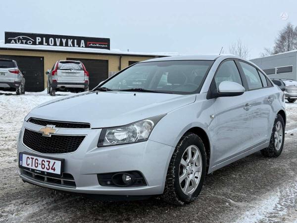 Grey Chevrolet Cruze 2010 in Utena, with an engine capacity of 2.00 L and mileage of 203 thousand km for 2988 €, photo 3 on AUTOMOTO.COM.LV