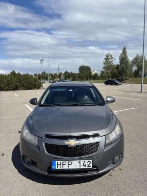 Pelēks Chevrolet Cruze 2010 Šauļi, ar dzinēja tilpumu 1.99 L un nobraukumu 284 tūkst. km par 2178 €, foto 5 vietnē AUTOMOTO.COM.LV
