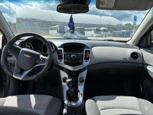 Pelēks Chevrolet Cruze 2010 Šauļi, ar dzinēja tilpumu 1.99 L un nobraukumu 284 tūkst. km par 2178 €, foto 13 vietnē AUTOMOTO.COM.LV