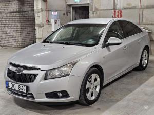 Grey Chevrolet Cruze 2010 in Vilnius, with an engine capacity of 1.99 L and mileage of 276 thousand km for 2350 €, photo  on AUTOMOTO.COM.LV