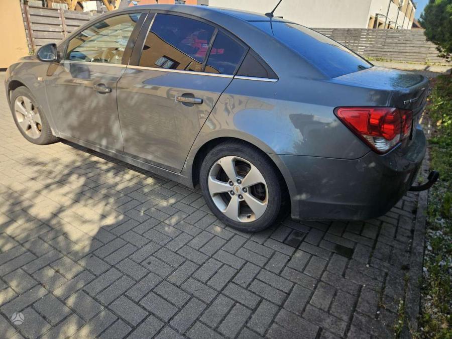 Pelēks Chevrolet Cruze 2010 Kauņa, ar dzinēja tilpumu 2.00 L un nobraukumu 350 tūkst. km par 1250 €, foto 7 vietnē AUTOMOTO.COM.LV