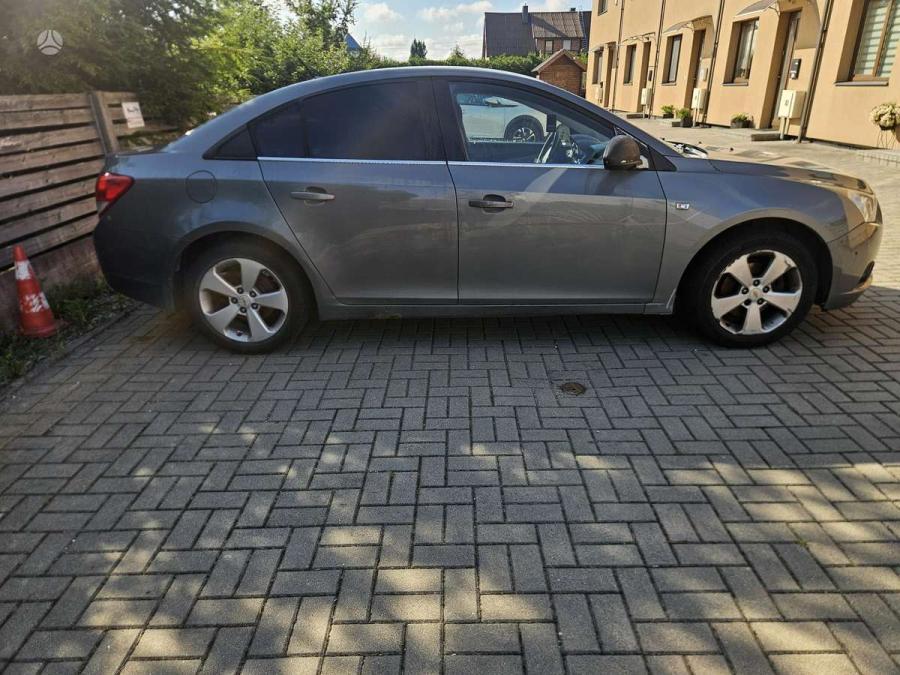 Pelēks Chevrolet Cruze 2010 Kauņa, ar dzinēja tilpumu 2.00 L un nobraukumu 350 tūkst. km par 1250 €, foto 9 vietnē AUTOMOTO.COM.LV