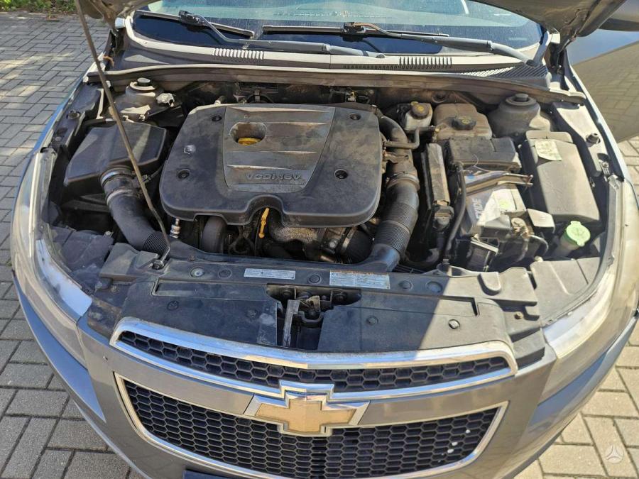 Pelēks Chevrolet Cruze 2010 Kauņa, ar dzinēja tilpumu 2.00 L un nobraukumu 350 tūkst. km par 1250 €, foto 11 vietnē AUTOMOTO.COM.LV