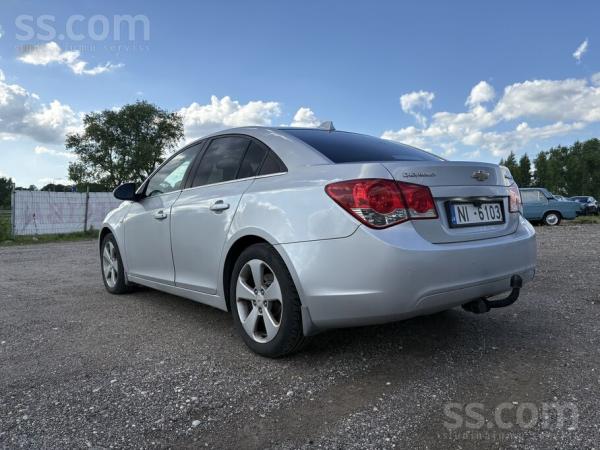 Grey Chevrolet Cruze 2011 in Daugavpils, with an engine capacity of 2.00 L and mileage of 279 thousand km for 2850 €, photo 3 on AUTOMOTO.COM.LV