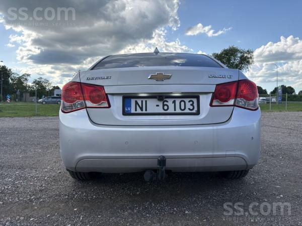 Grey Chevrolet Cruze 2011 in Daugavpils, with an engine capacity of 2.00 L and mileage of 279 thousand km for 2850 €, photo 4 on AUTOMOTO.COM.LV