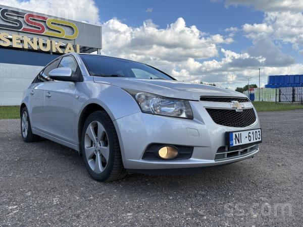 Grey Chevrolet Cruze 2011 in Daugavpils, with an engine capacity of 2.00 L and mileage of 279 thousand km for 2850 €, photo 7 on AUTOMOTO.COM.LV