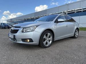 Grey Chevrolet Cruze 2011 in Daugavpils, with an engine capacity of 2.00 L and mileage of 279 thousand km for 2850 €, photo  on AUTOMOTO.COM.LV