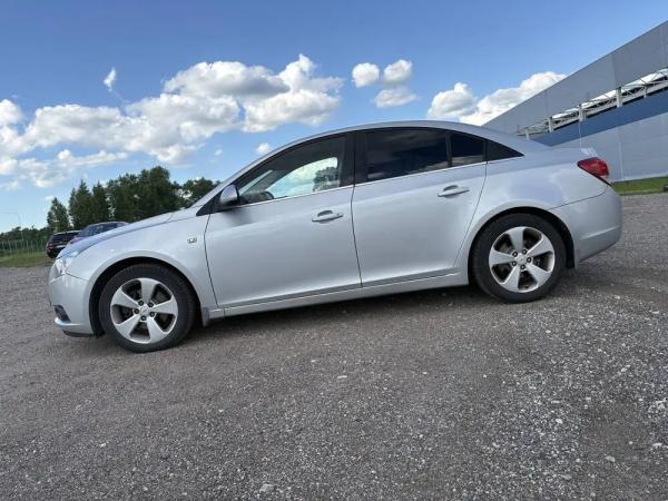 Grey Chevrolet Cruze 2011 in Daugavpils, with an engine capacity of 2.00 L and mileage of 279 thousand km for 2850 €, photo 2 on AUTOMOTO.COM.LV