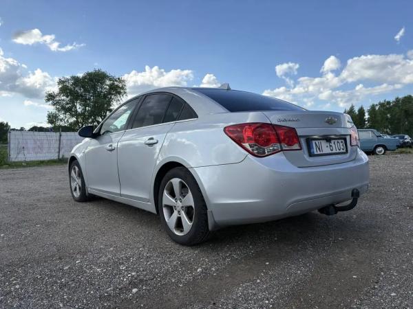 Grey Chevrolet Cruze 2011 in Daugavpils, with an engine capacity of 2.00 L and mileage of 279 thousand km for 2850 €, photo 3 on AUTOMOTO.COM.LV