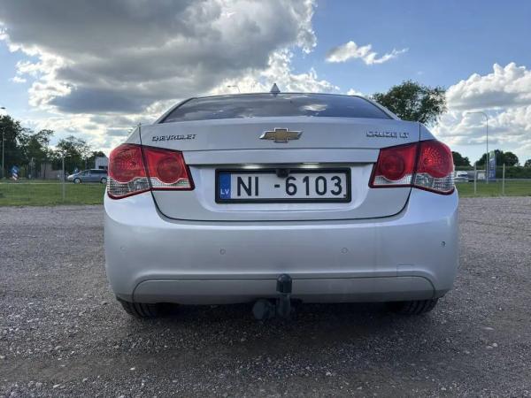 Grey Chevrolet Cruze 2011 in Daugavpils, with an engine capacity of 2.00 L and mileage of 279 thousand km for 2850 €, photo 4 on AUTOMOTO.COM.LV