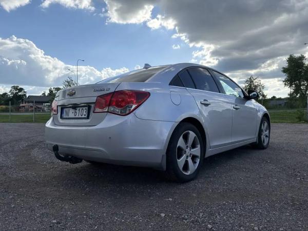 Grey Chevrolet Cruze 2011 in Daugavpils, with an engine capacity of 2.00 L and mileage of 279 thousand km for 2850 €, photo 5 on AUTOMOTO.COM.LV
